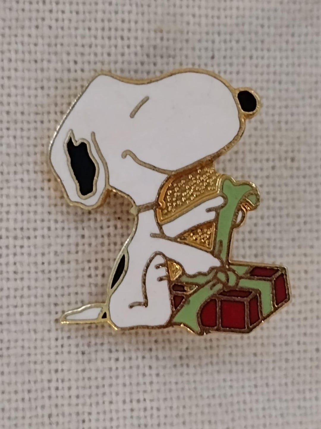Vintage Aviva Peanuts Snoopy Wrapping Present Lapel or Hat Pin - Etsy