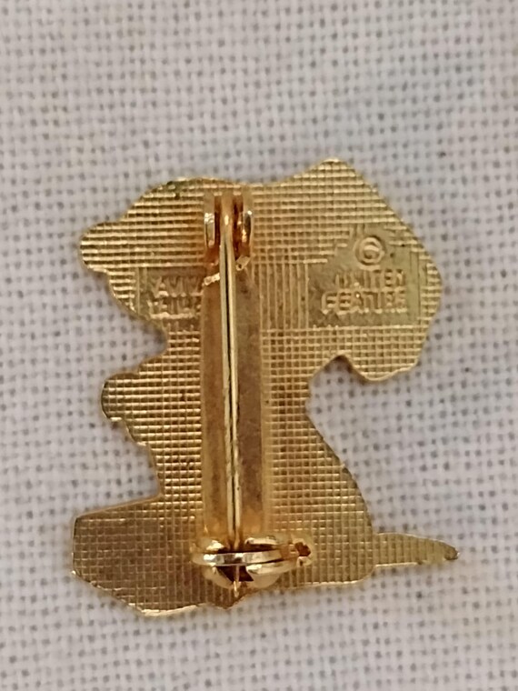 Vintage Aviva Peanuts Snoopy Wrapping Present Lapel o… - Gem