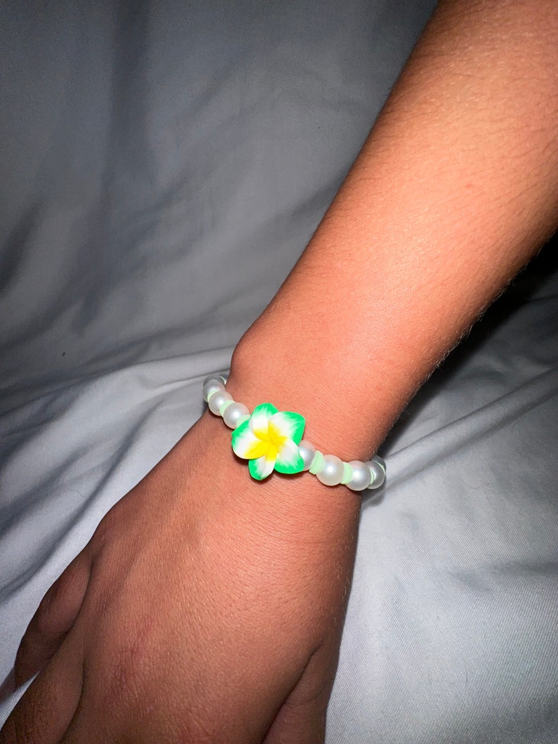 Hawaiian Flower Bracelet - Etsy
