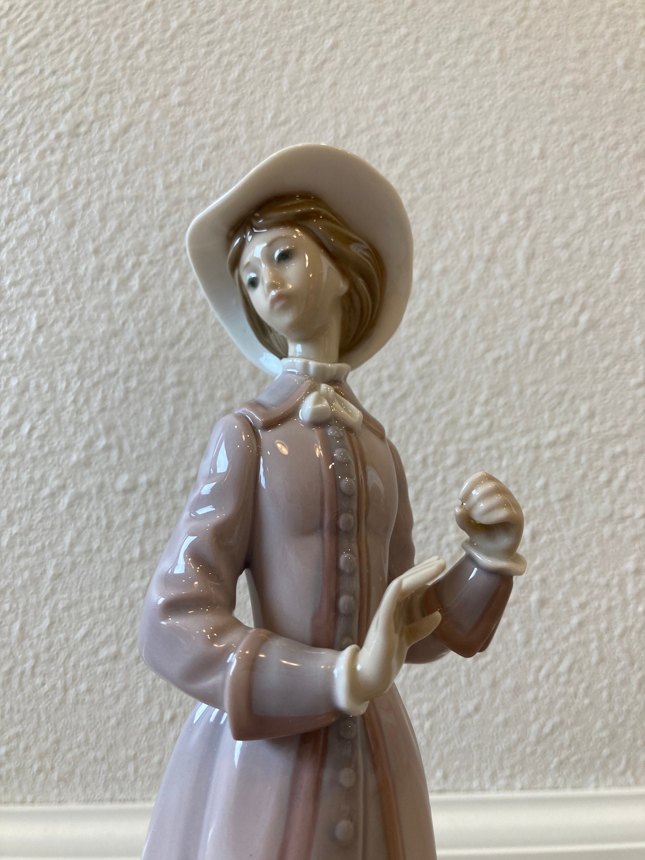 Lladro Parisian Lady 1035 Collectible Porcelain Figurine, 1980's in ...