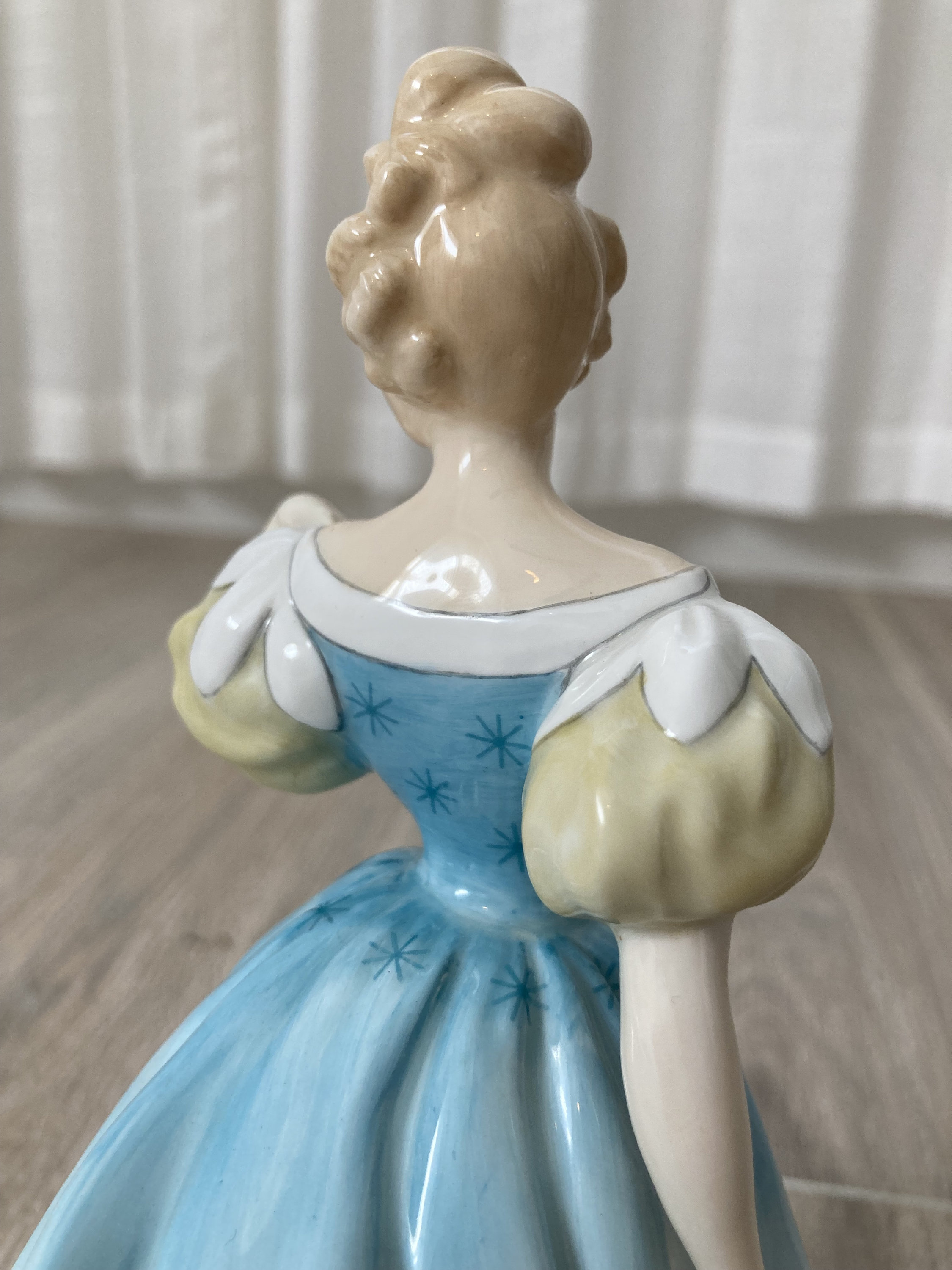 Royal Doulton Pretty Lady Figurine enchantment HN2178 With Blue Dress ...