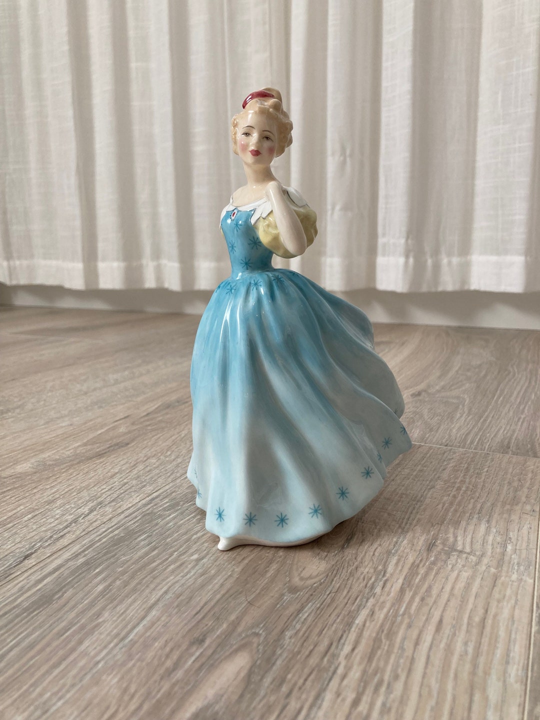 Royal Doulton Pretty Lady Figurine "enchantment" HN2178 With Blue Dress ...