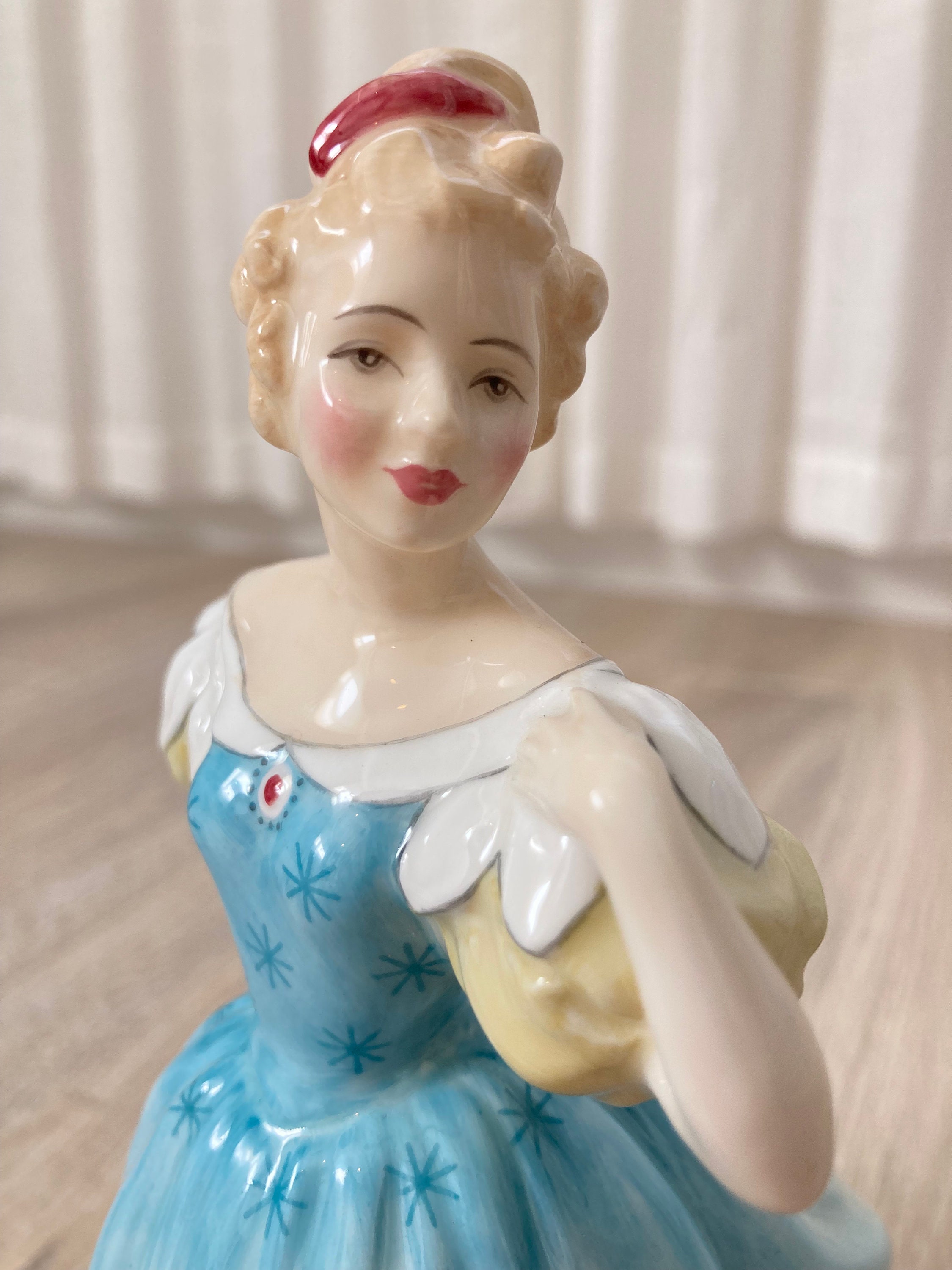 Royal Doulton Pretty Lady Figurine enchantment HN2178 With Blue Dress ...