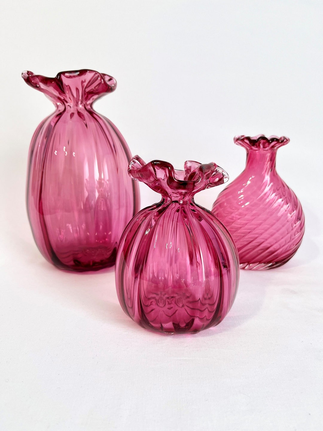 CHOICE Chalet Rossi Cranberry Glass Vase | Blown Glass Crimped Edge ...