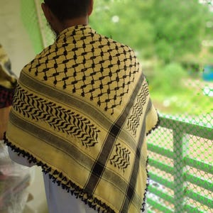 Yellow Palestine Keffiyeh Scarf: Traditional Arab Shemagh With Tassels ...