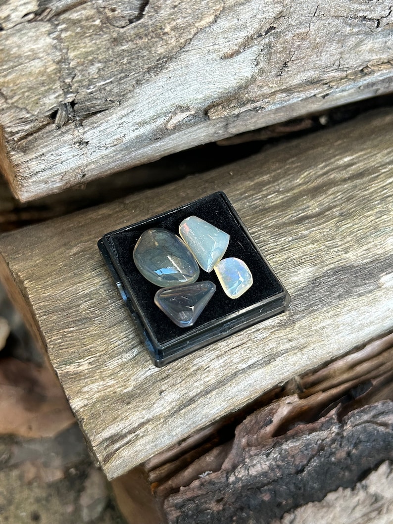 Lightning Ridge Opal Sunflash Rubs Bundle - 23 Carats - Clear Gray Rubs ...