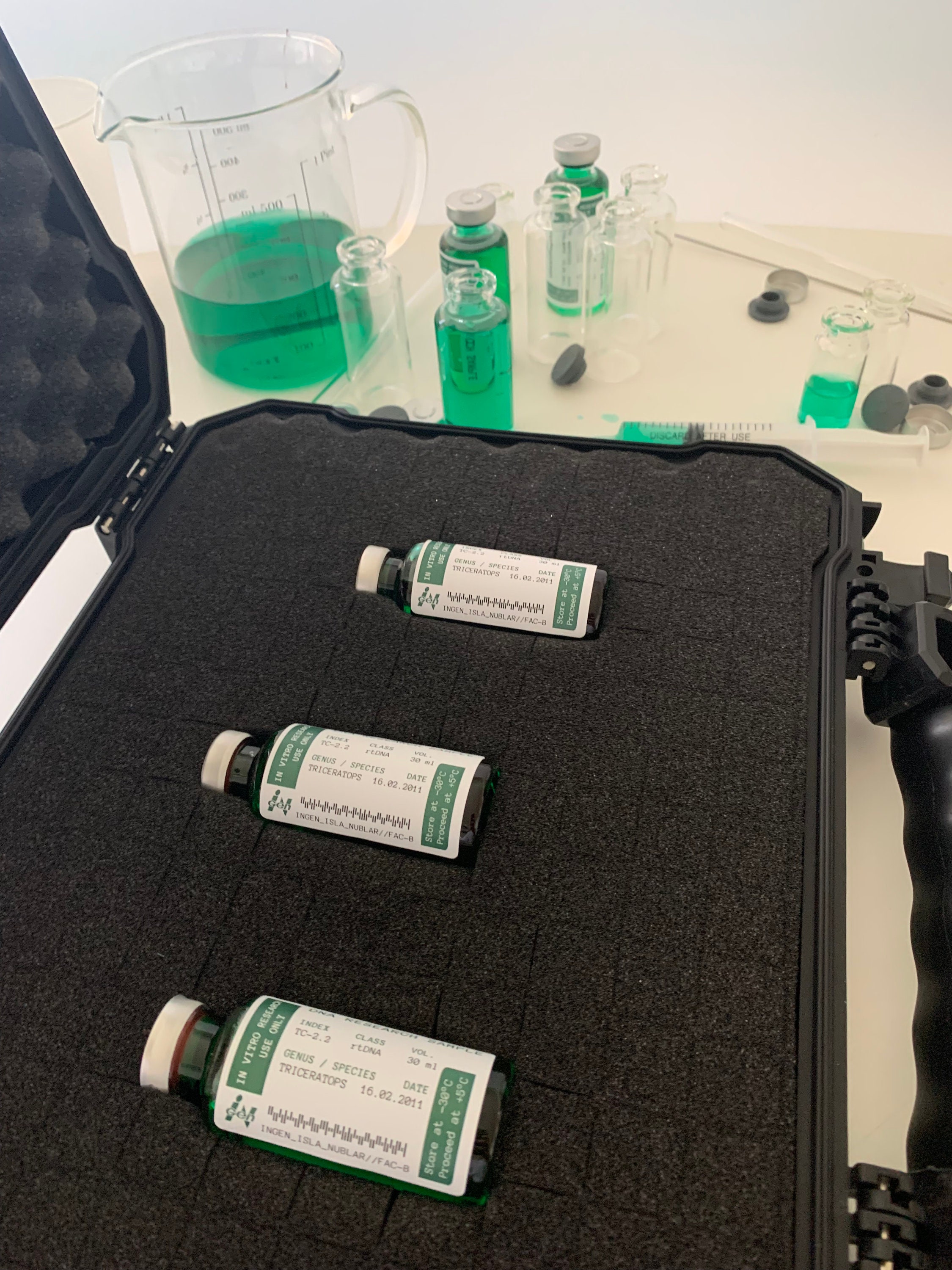 Jurassic Park Jurassic World DNA Velociraptor / Triceratops ...