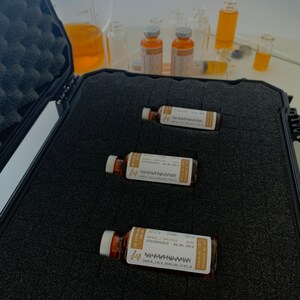 Stegosaurus - DNA Vial - Jurassic Park / Jurassic World - !!PROP!! - 2 ...