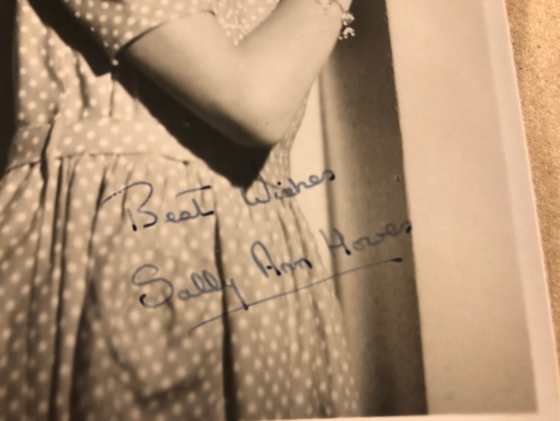 Sally Ann Howes Rare Very Early Autographed Photo as Child Star 40s ...