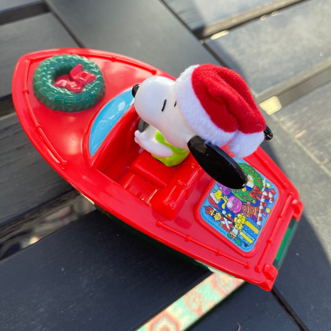 Snoopy in A Speed Boat Whitmans Sampler Candy Box Christmas Collectible ...