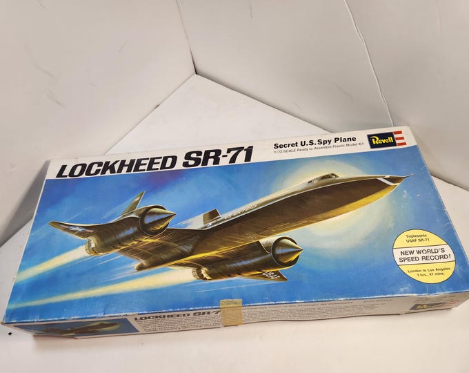 Revell Lockheed SR-71 Secret U.S. Spy Plane Model Kit 1:72 Scale ...