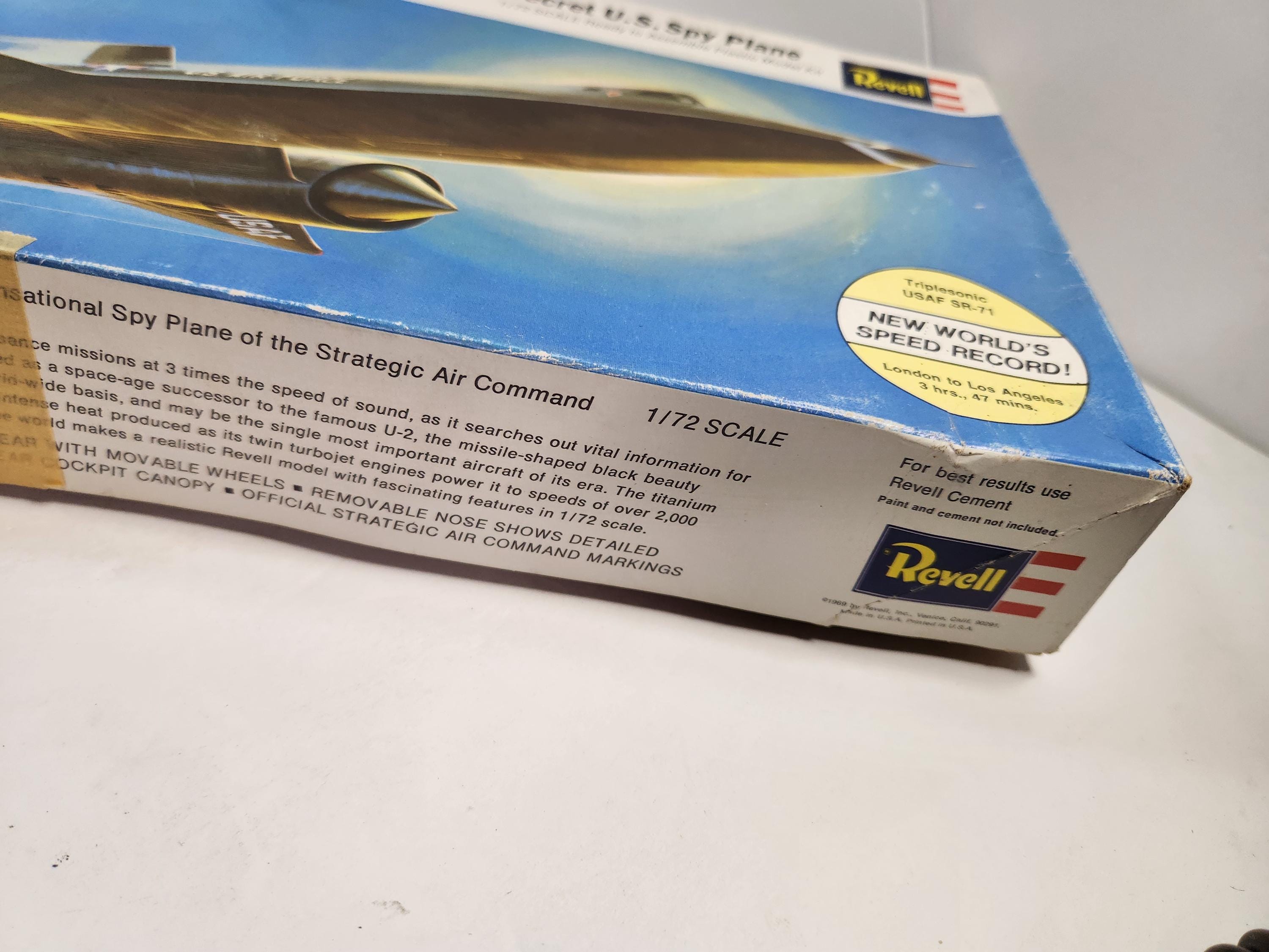 Revell Lockheed SR-71 Secret U.S. Spy Plane Model Kit 1:72 Scale ...