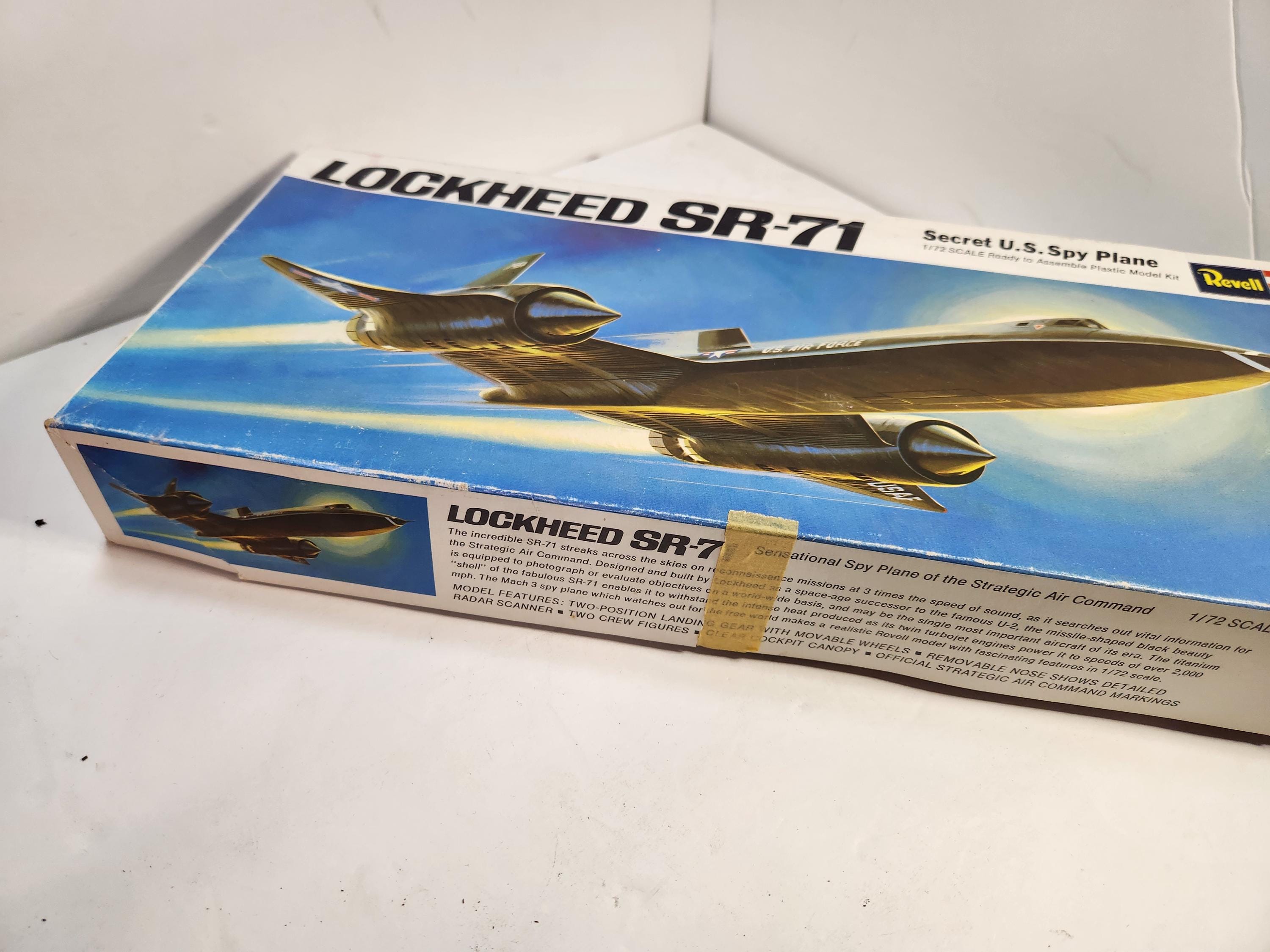 Revell Lockheed SR-71 Secret U.S. Spy Plane Model Kit 1:72 Scale ...