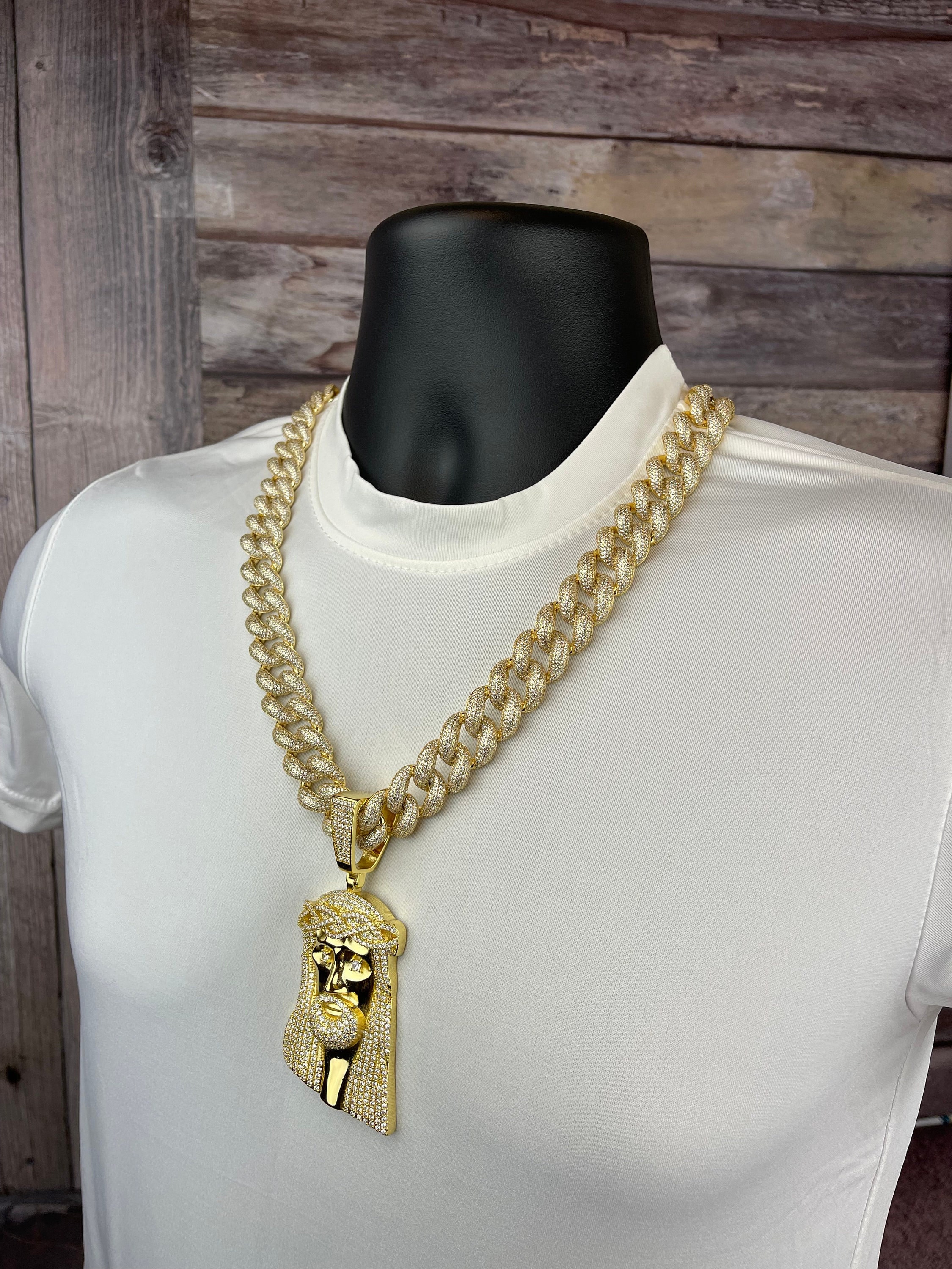 Cuban Link Chain With Jesus Piece
