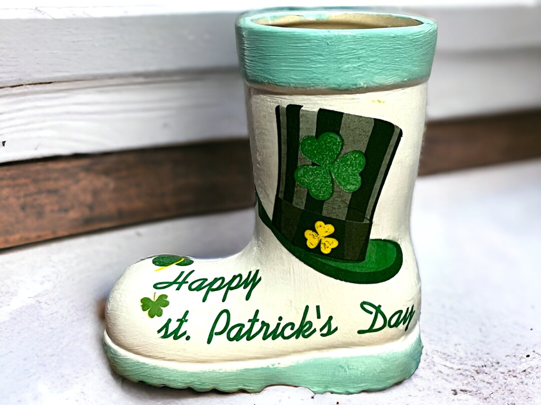 St. Patrick's Day Mini Wellie Planter - Lucky Clover Garden Decoration ...
