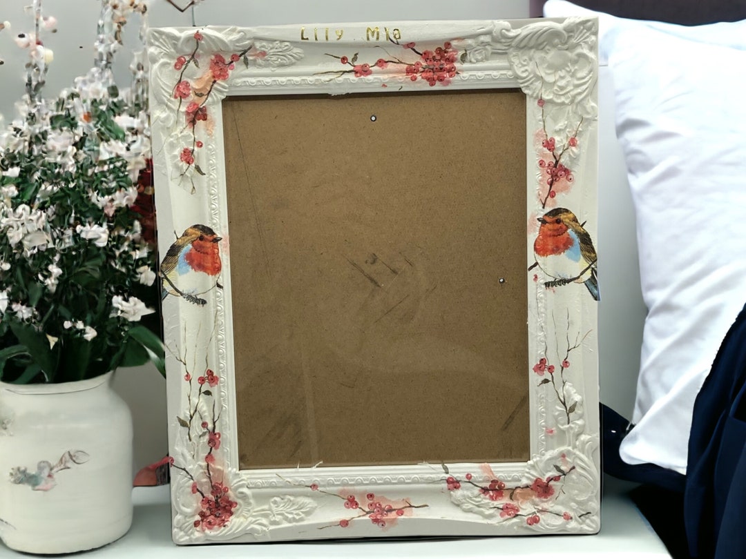 Antique-style Robin Photo Frame Ornamental Vintage-inspired Decor With ...