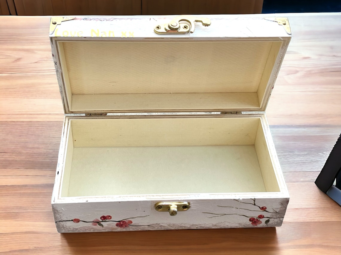 Hand-painted Robin Trinket Box: Vintage-inspired Keepsake for Jewelry ...