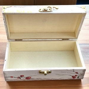 Hand-painted Robin Trinket Box: Vintage-inspired Keepsake for Jewelry ...