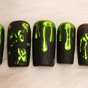 Chrome, Metallic Green Shamrock Drip, Matte Black Press on Nails- St ...