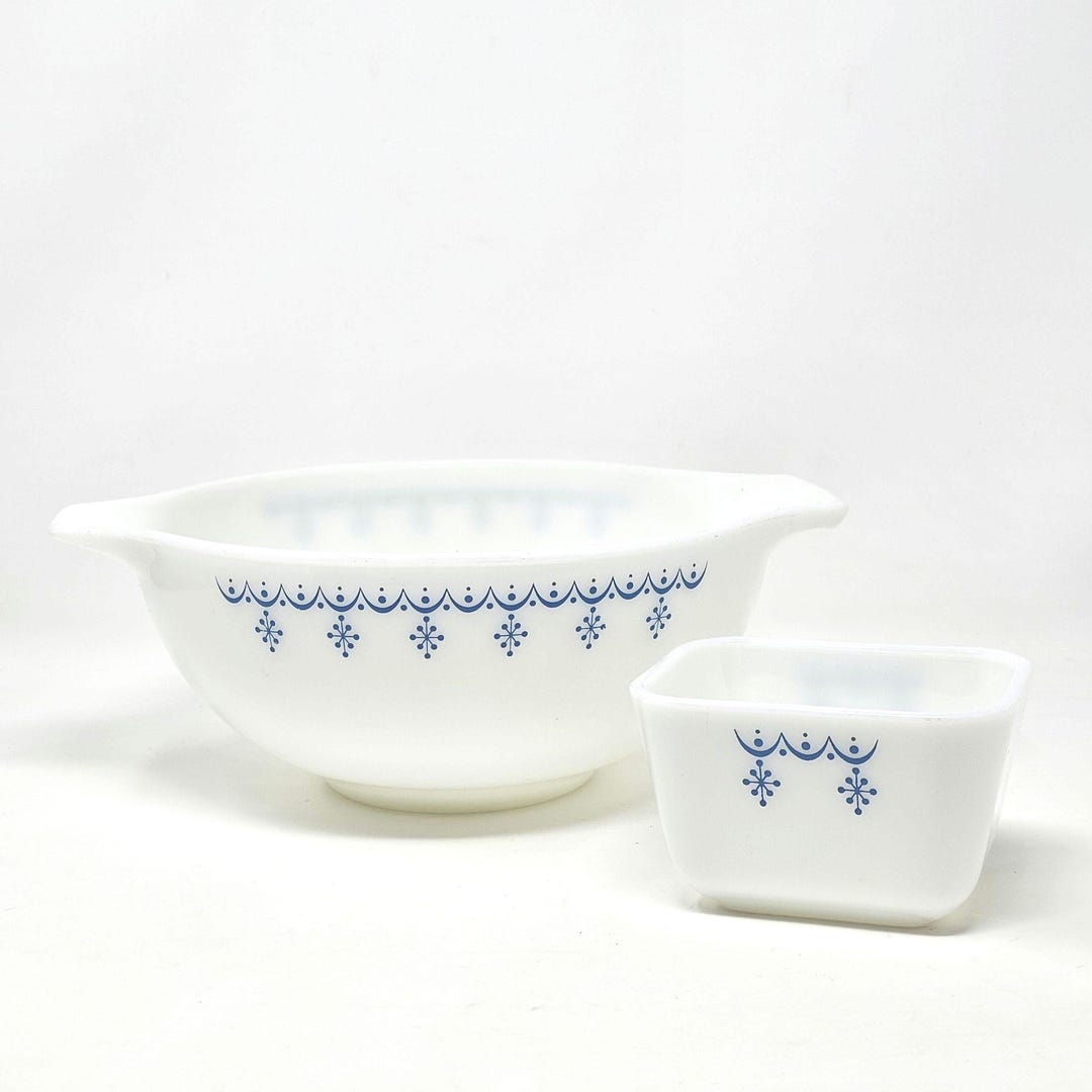 Pyrex Cinderella Blue Snowflake Garland Bowl / No. 443 2 1/2 Qt Mixing ...