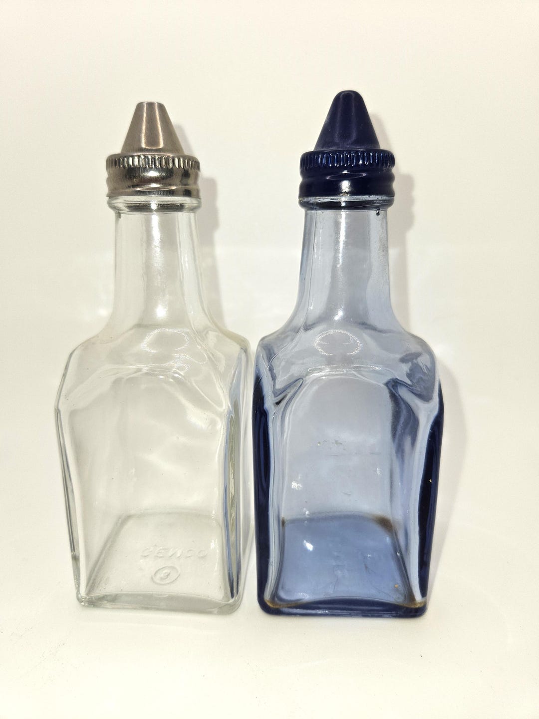 Pair of Gemco Oil and Vinegar Cruets With Easy Pour Lids, One is Clear ...