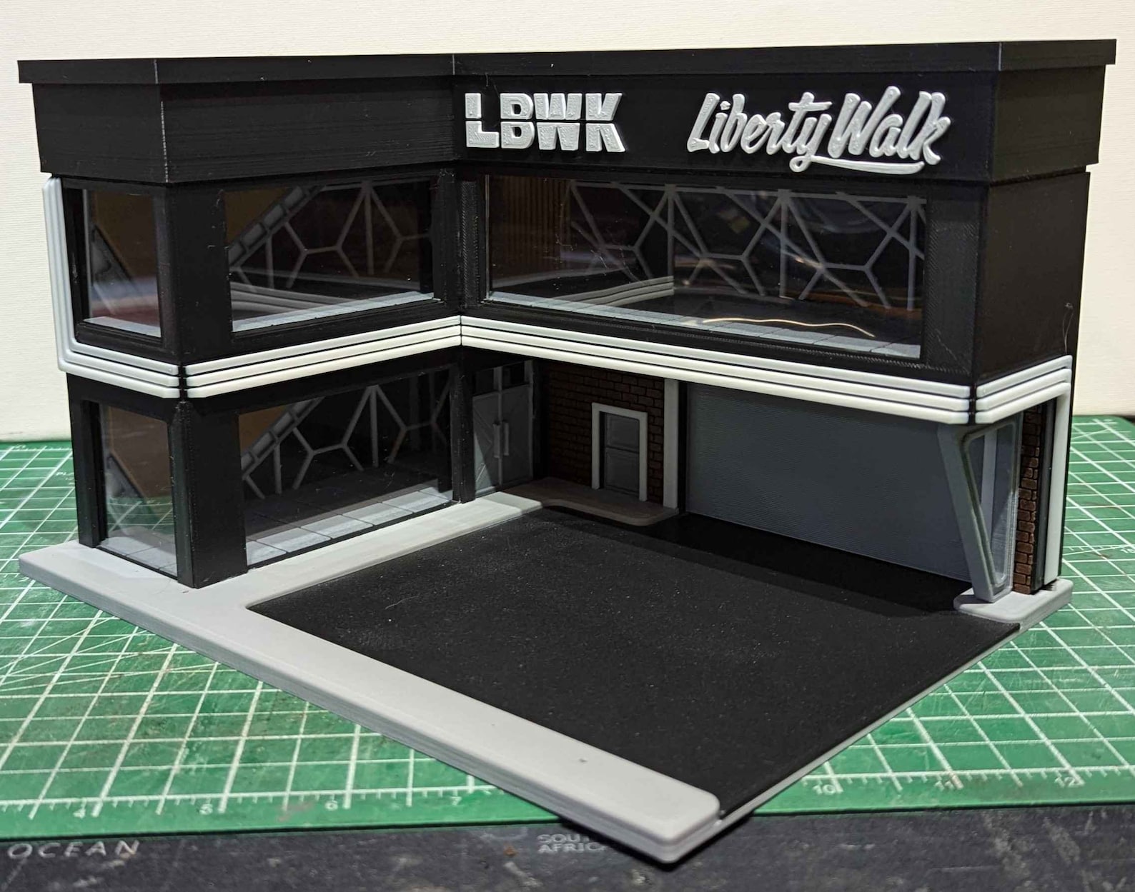 3D Printed L-shaped 2-storey Building Diorama With LED Lighting - Kaido ...