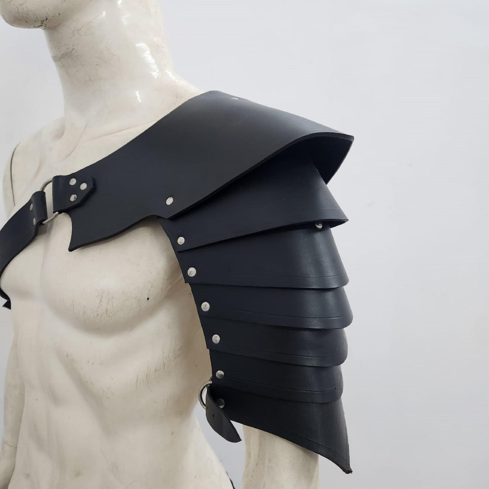 Leather Spaulder: Articulated Pauldron, SCA Cosplay Armor - Etsy