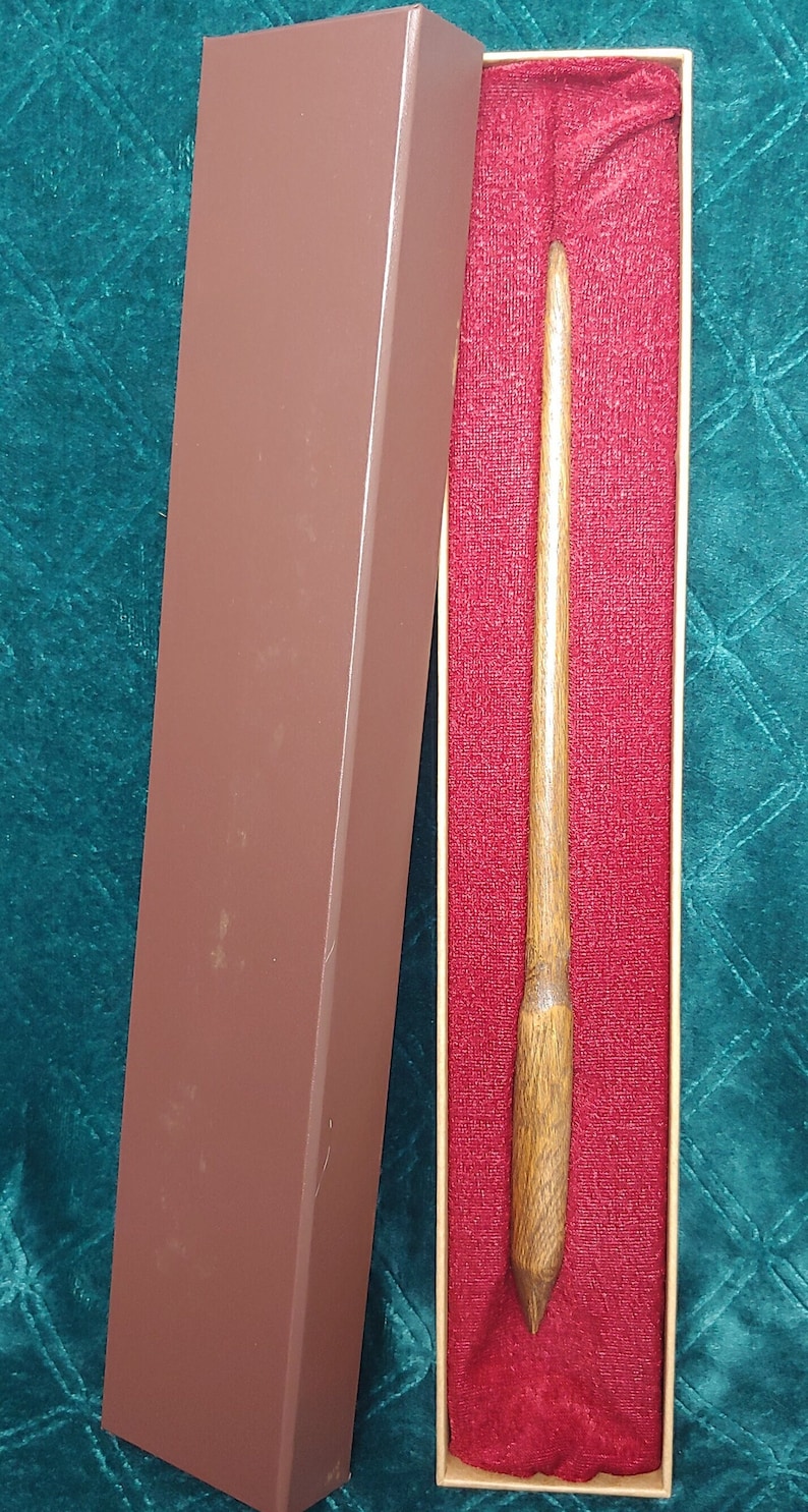 Handcrafted Red Oak Wizarding Wand 12 7/8" Unicorn Hair Core / Fantasy ...