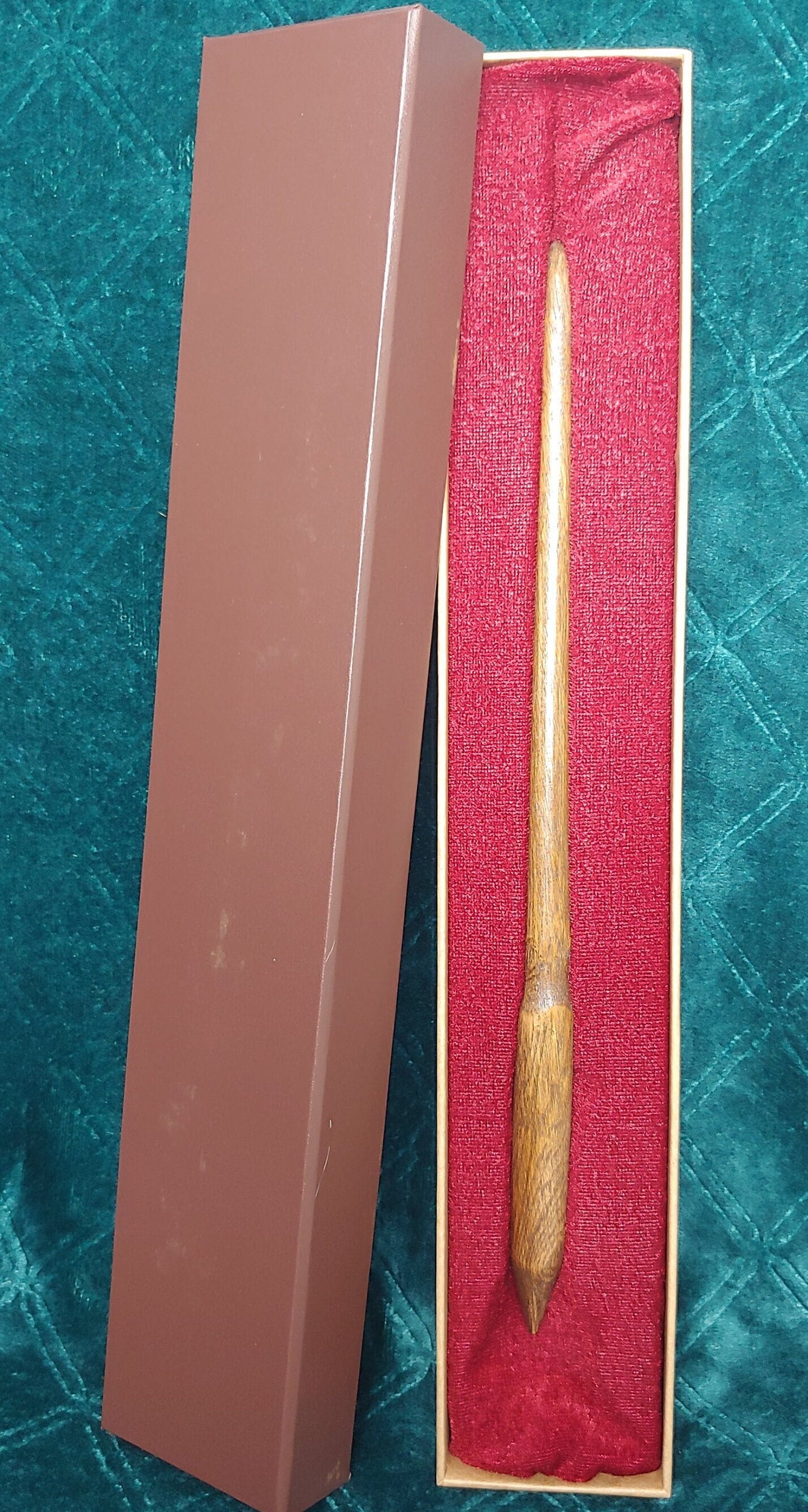 Handcrafted Red Oak Wizarding Wand 12 7/8" Unicorn Hair Core / Fantasy ...