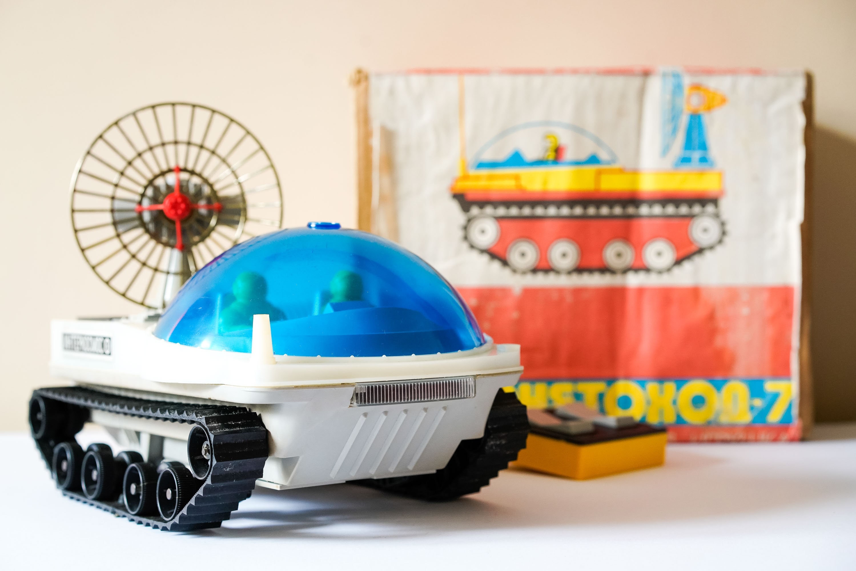 Intercosmos Soviet CCCP Moonrover 80s Remote Control Vintage Space Toy ...