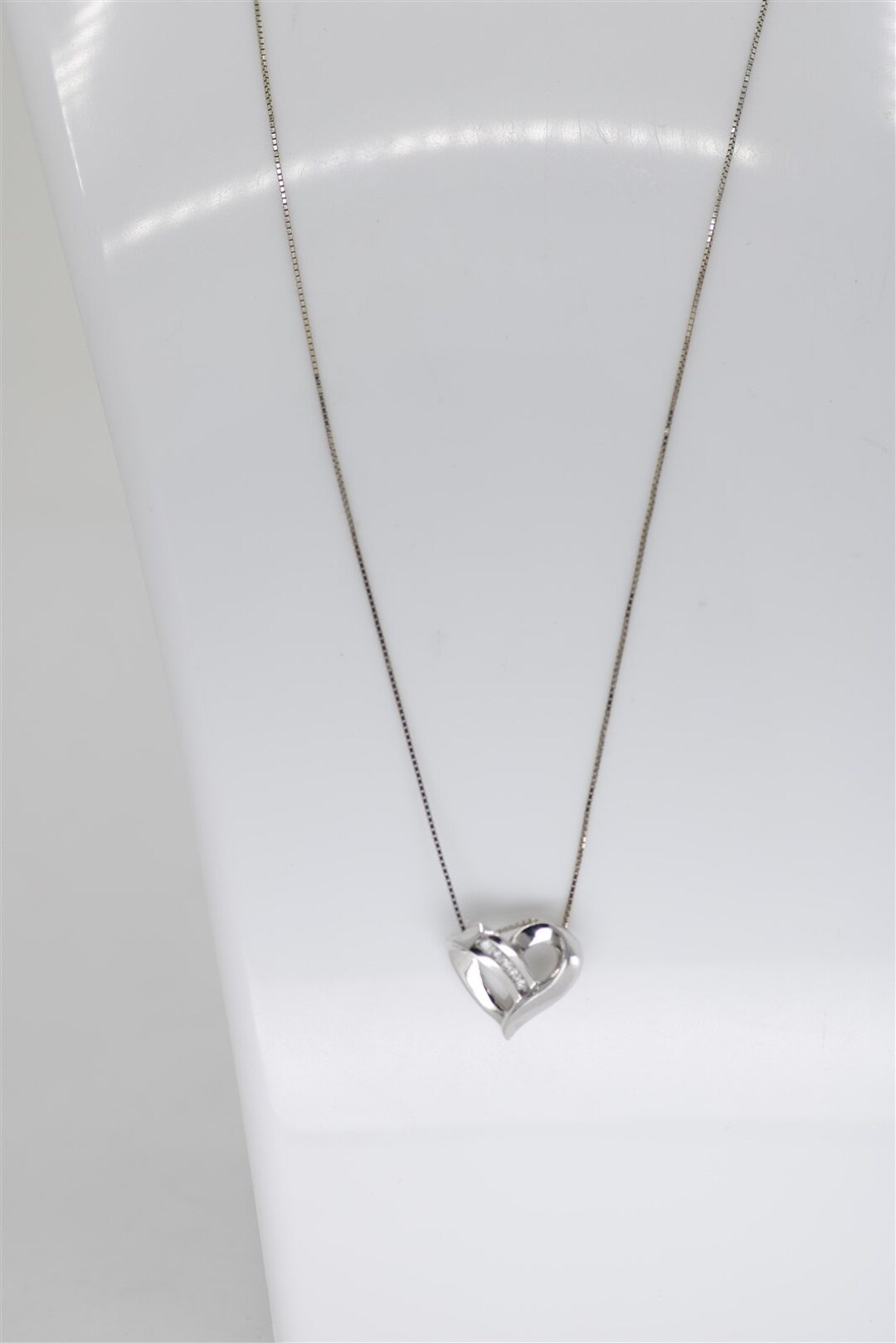 14K White Gold Vintage 16 Inch Box Chain With 10K Diamond Heart Pendant ...