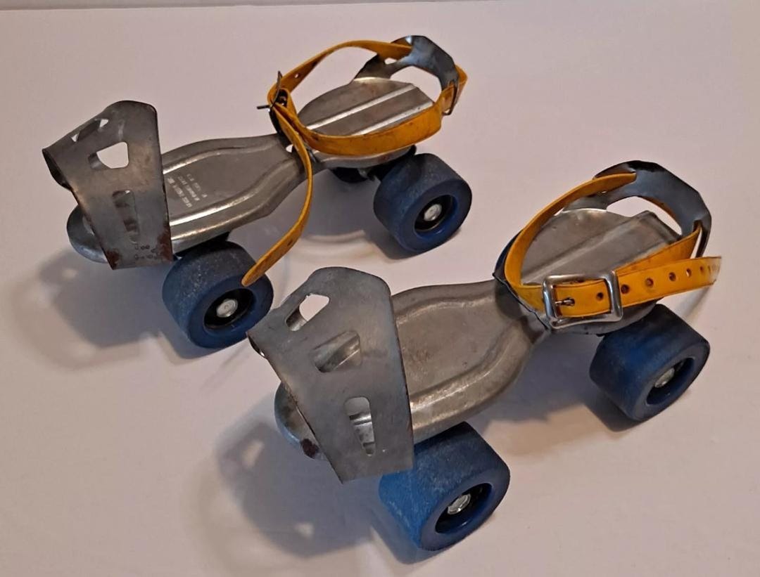 Vintage Adjustable Metal Roller Skates, Globe United Inc. USA. Adjusts ...