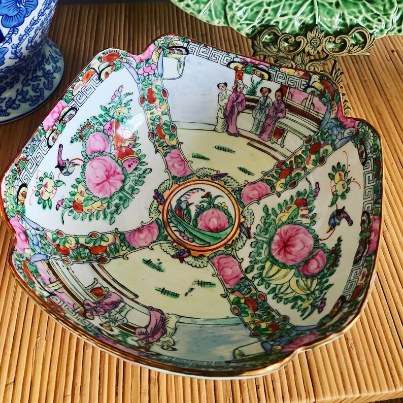 Famille Rose Medallion Bowl With Scalloped Edges - Etsy