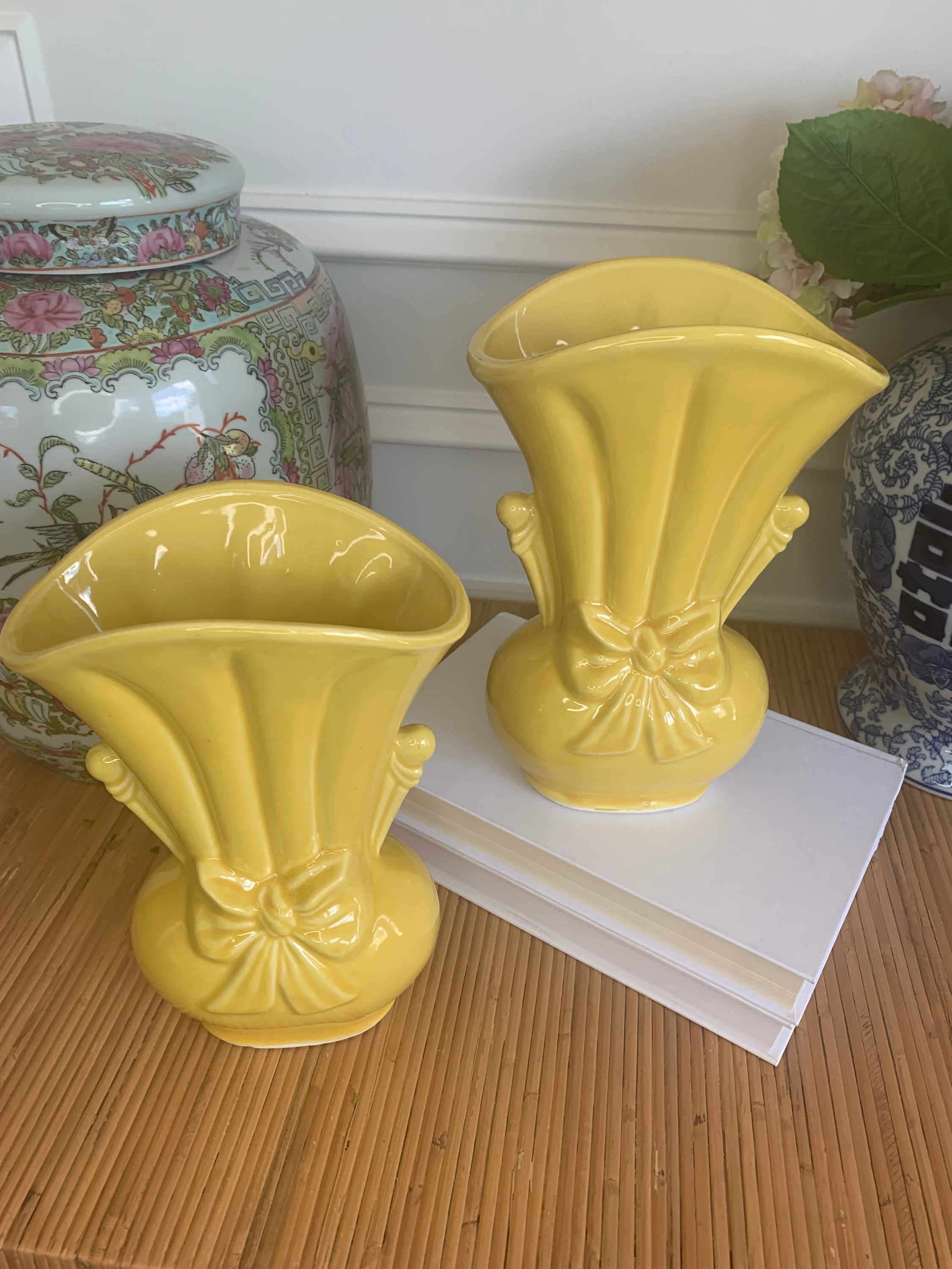 Adorable Pair of Vintage Yellow Vases With Bows - Etsy