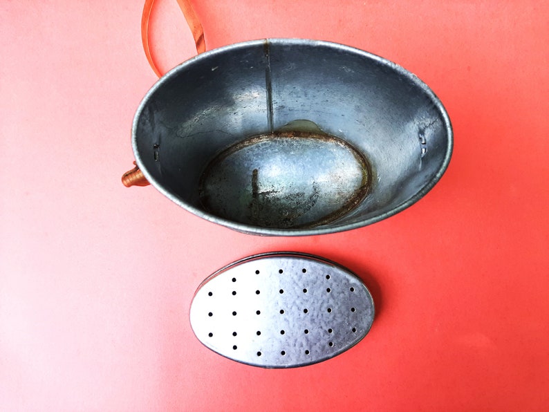 Old Pal Galvanized Metal Minnow Bucket With Plastic Strap Woodstream ...