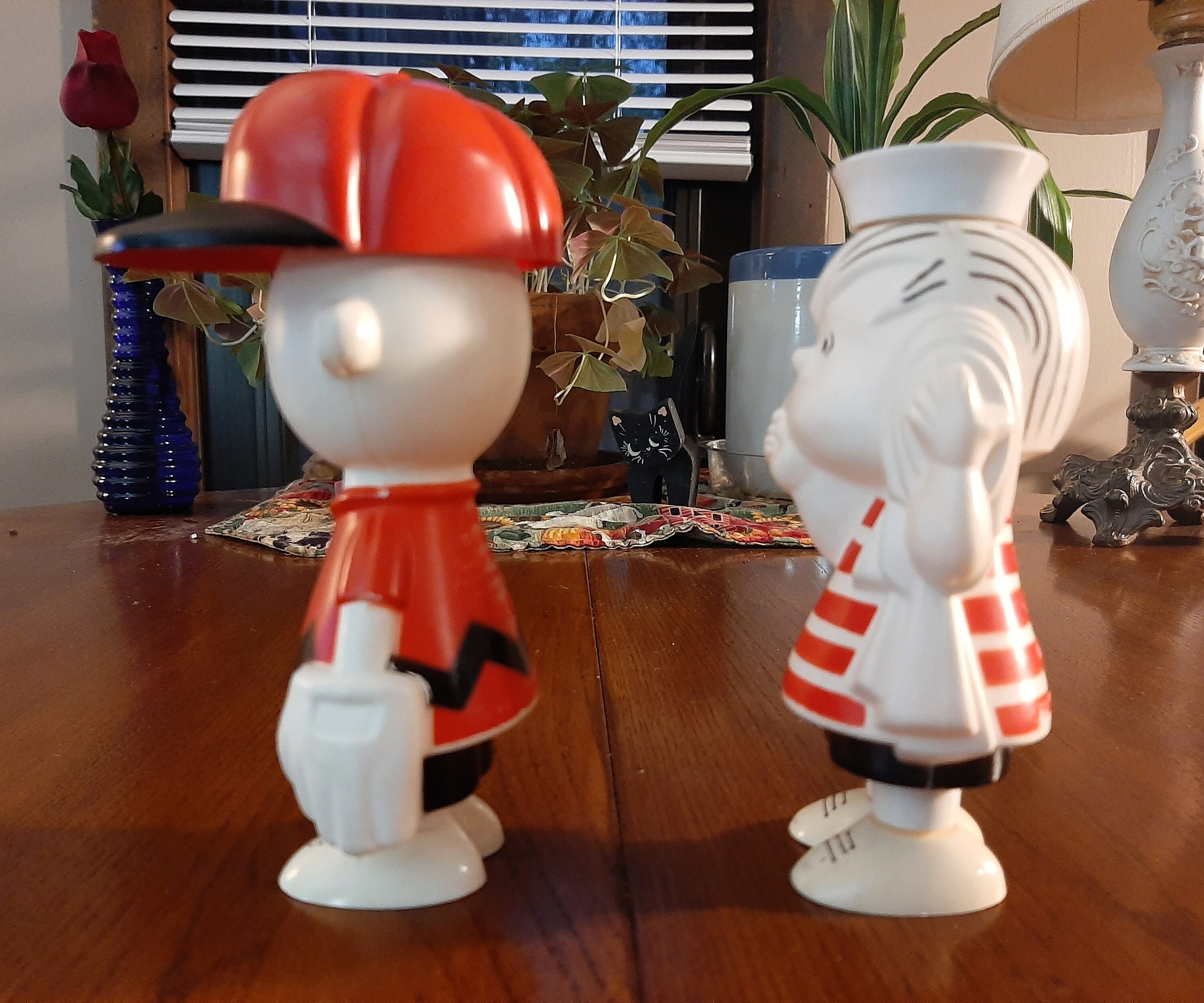 Avon Peanuts Collectible Charlie Brown and Linus Plastic Non Tear ...