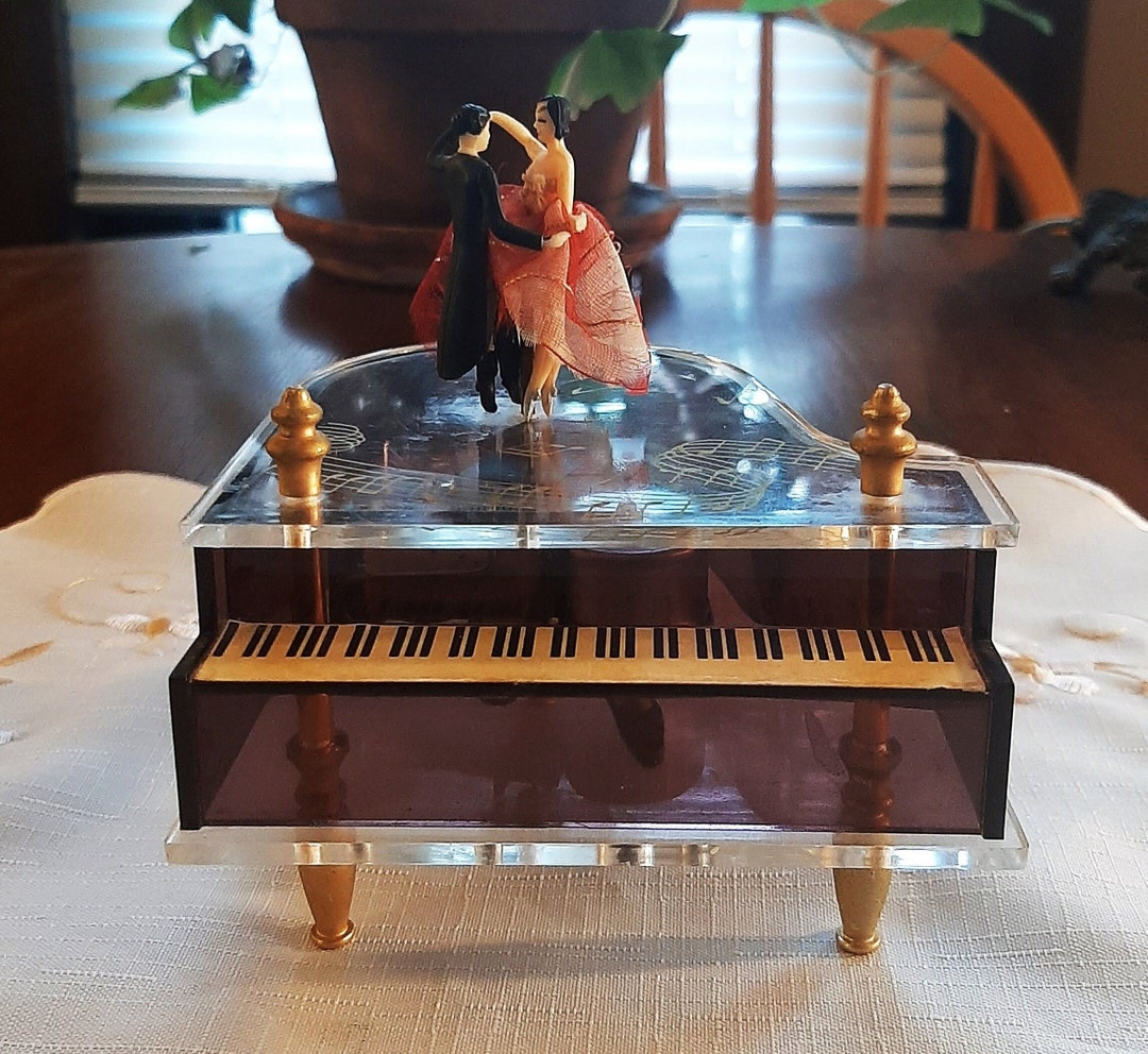 Vintage Piano Music Box W Waltzing Couple on Top Sanyo Japan, RARE Man ...