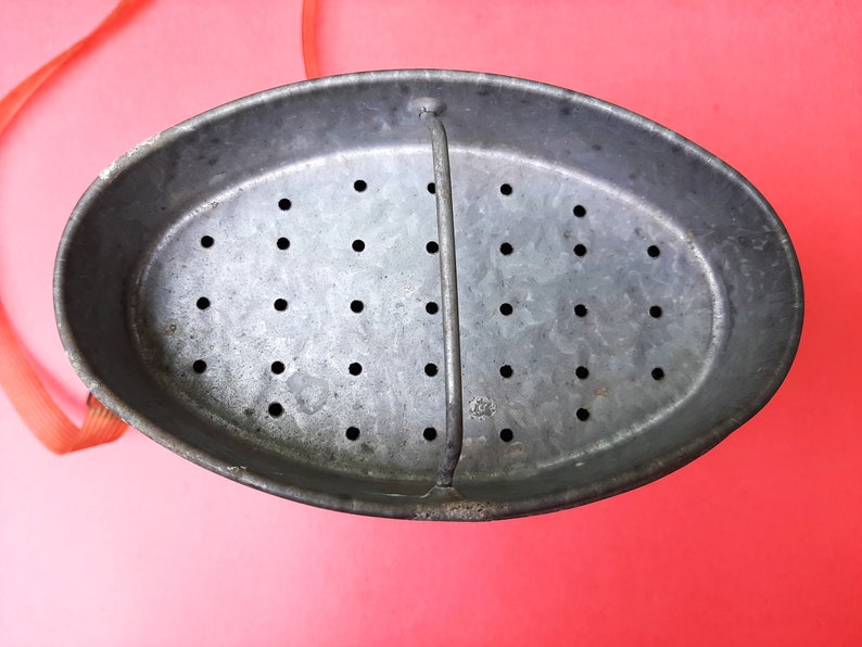 Old Pal Galvanized Metal Minnow Bucket With Plastic Strap Woodstream ...