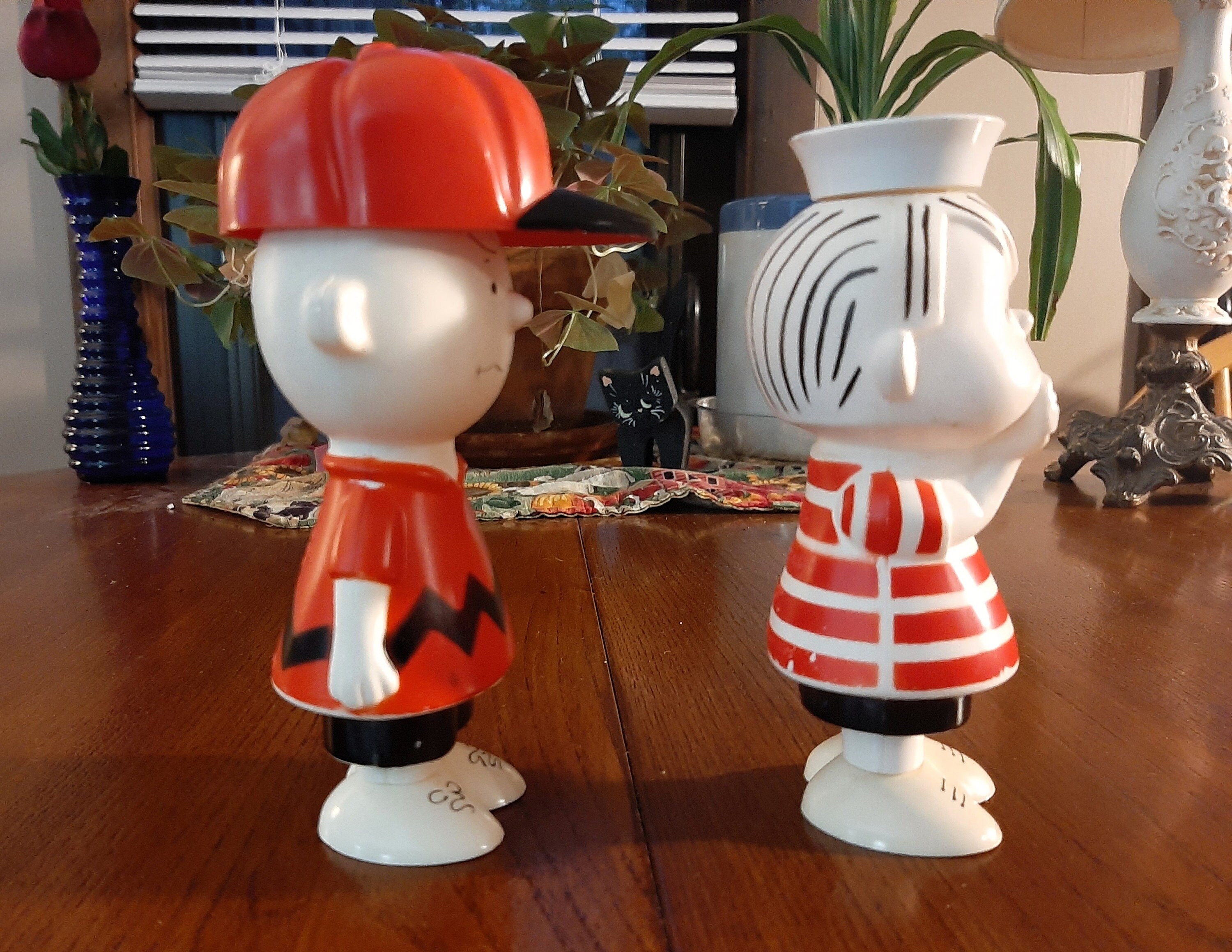 Avon Peanuts Collectible Charlie Brown and Linus Plastic Non Tear ...