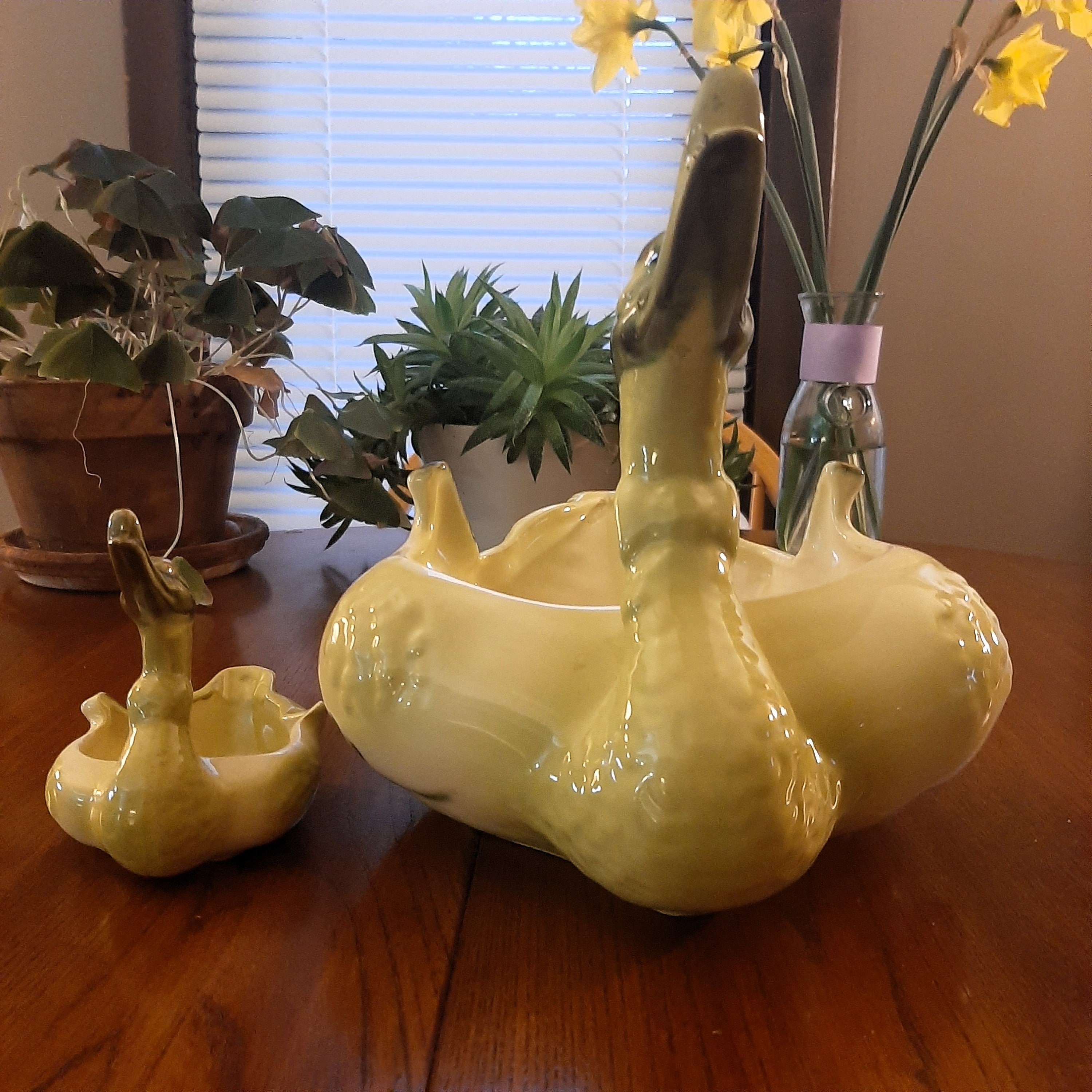 Kitschy Hull Vintage Large Chartreuse Swan Planter W Baby Swan Planter ...