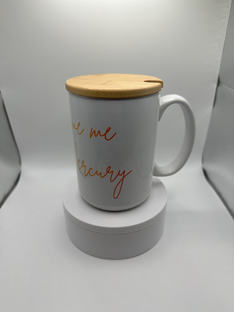 Divertida taza de café de cerámica con tapa de bambú "No me culpes ...