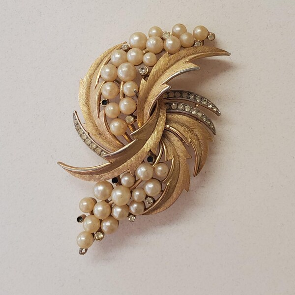 Trifari Brooch - Etsy