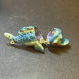 Kissy Fish Trinket Box. This is a Kissy Fish Done in Blue Sworovski ...