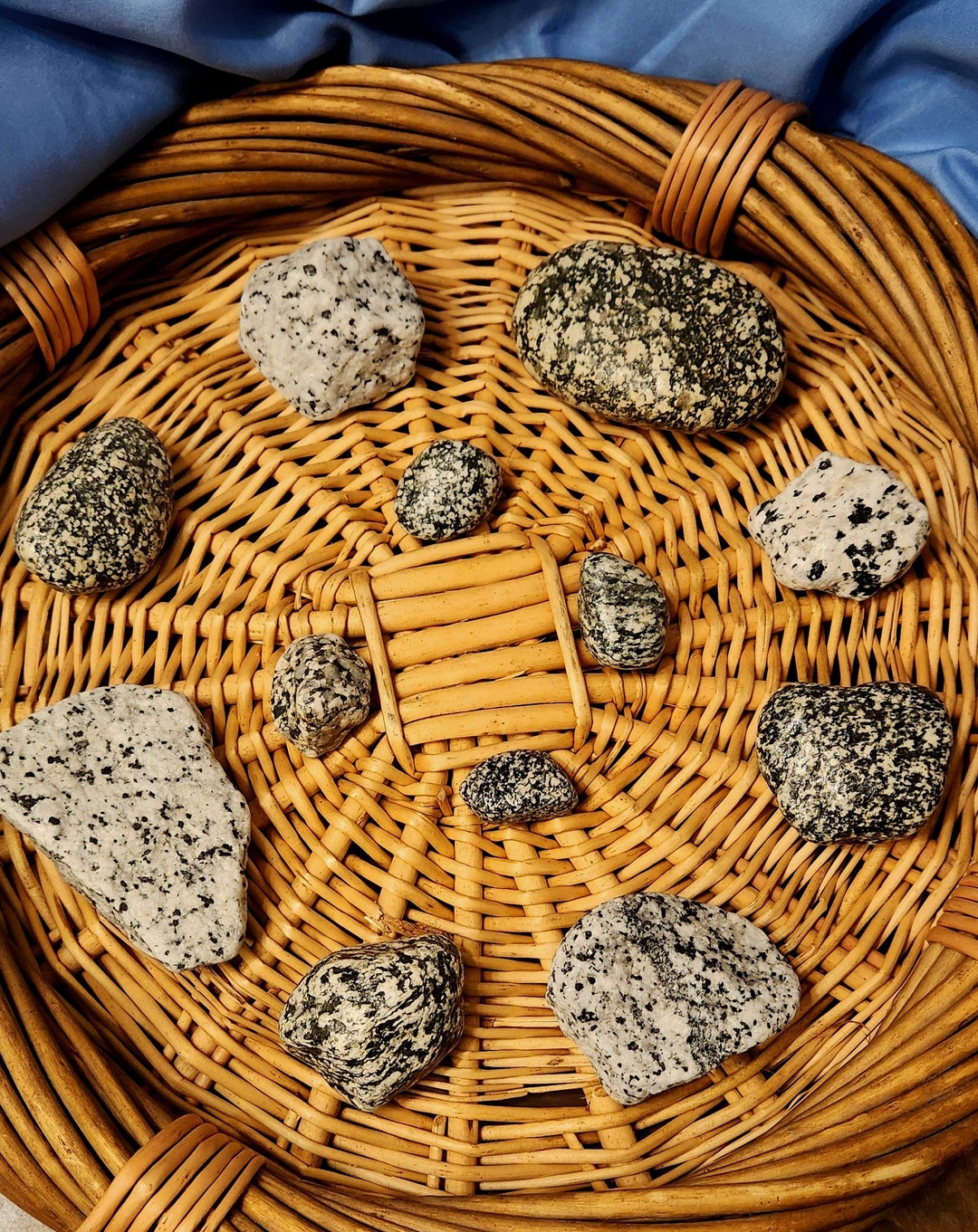 12 Speckled Black and White Rocks Sizes Range From to , Speckled Rocks ...