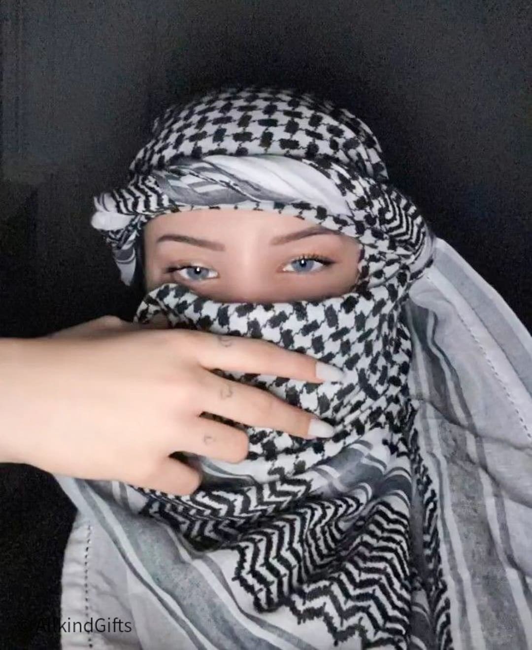 Hirbawi Shemagh Keffiyeh Unisex Scarf, Palestine Black White Kuffiyah ...