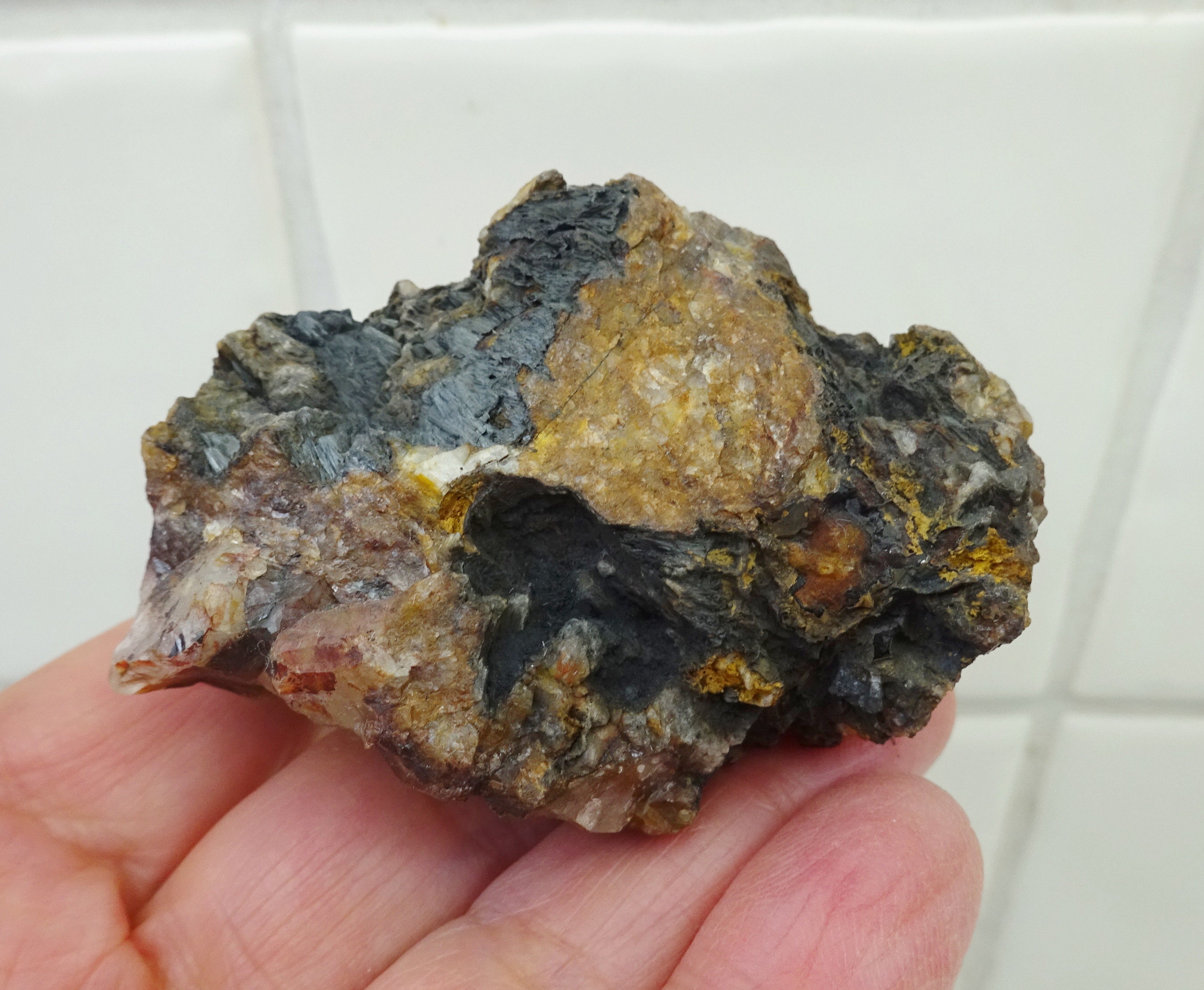 Goethite & Manganese Oxide (black) on Partially Crystallized Quartz ...