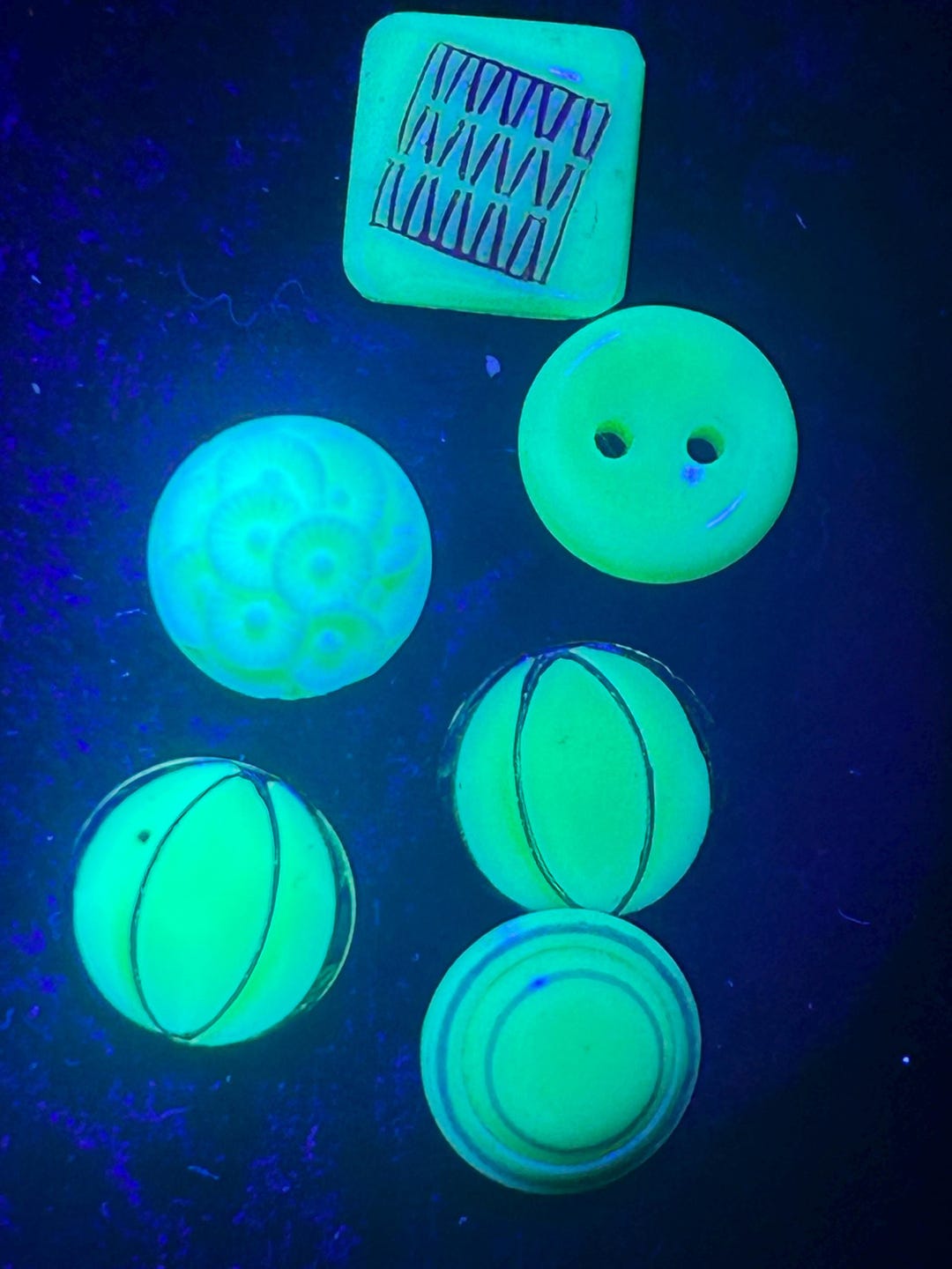 6 Vintage Uranium Czech Glass Buttons - Etsy