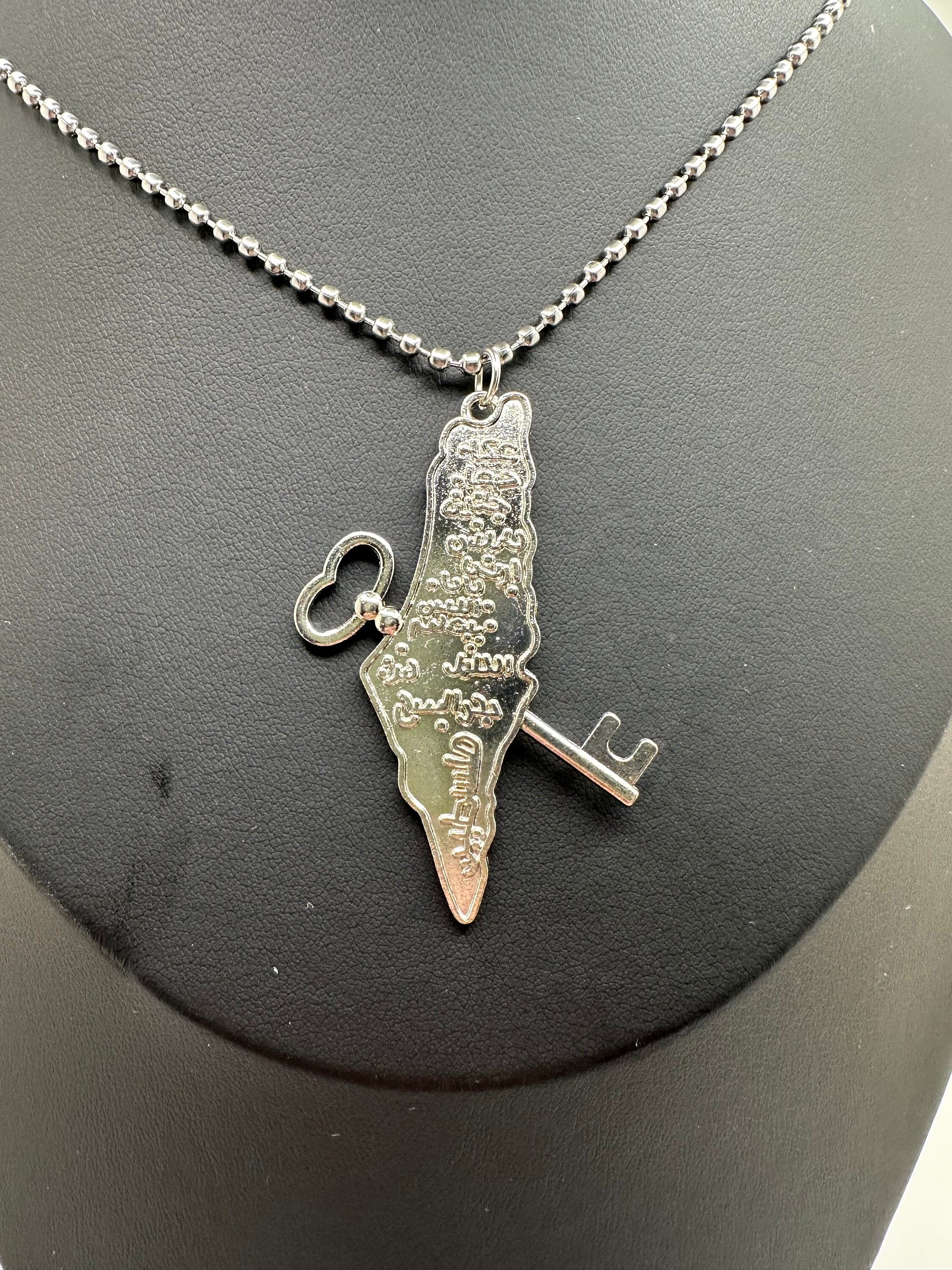 Palestine Palestinian Map and Flag Pendant Necklace With Key Right of ...