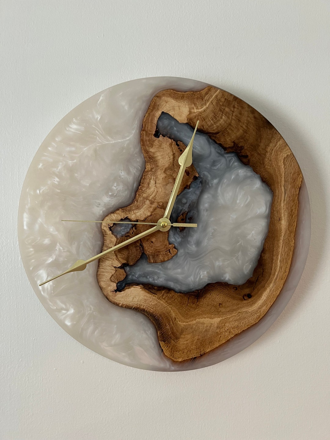 Live Edge Resin Clock - Etsy