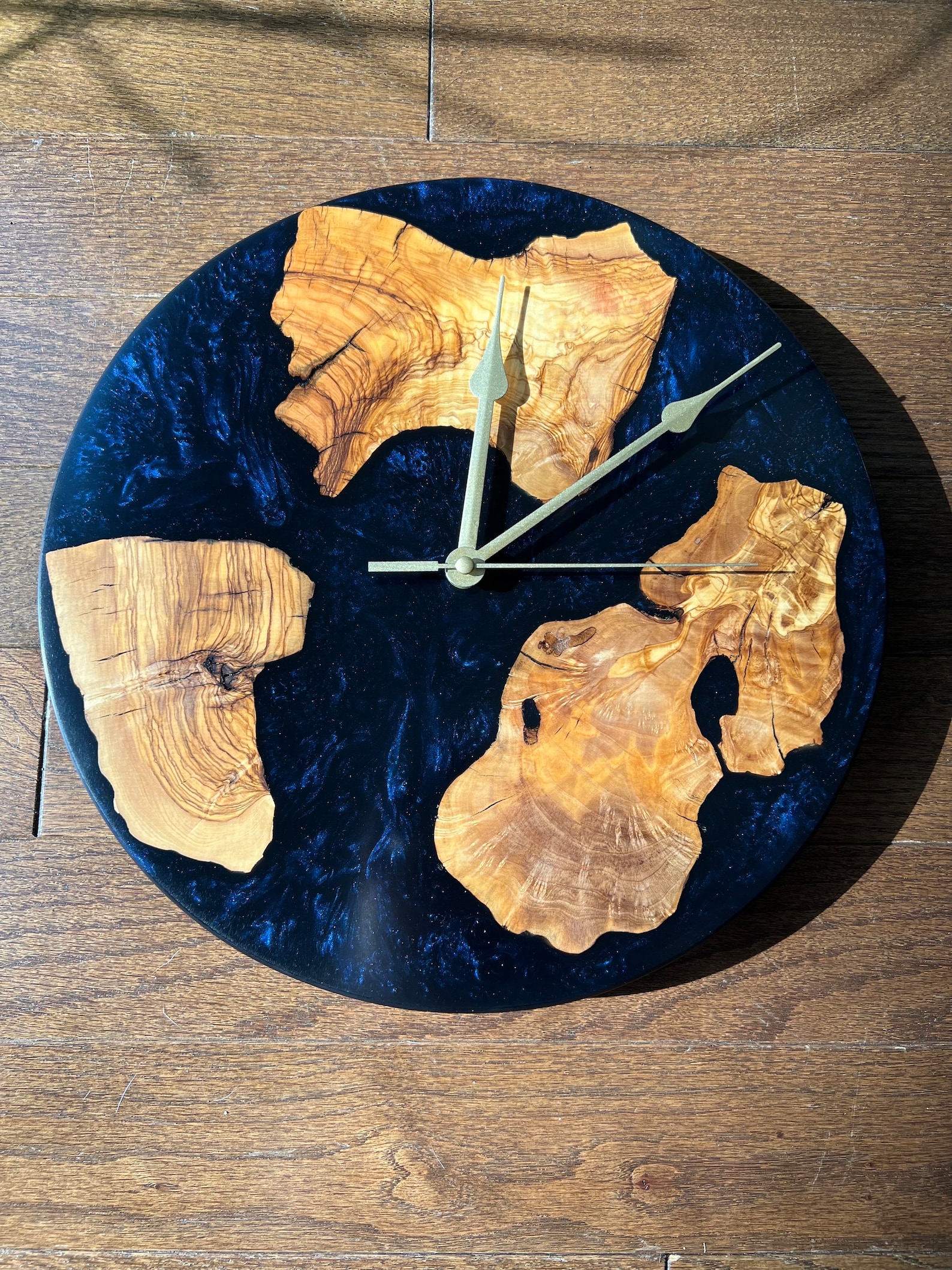 Live Edge Resin Clock - Etsy